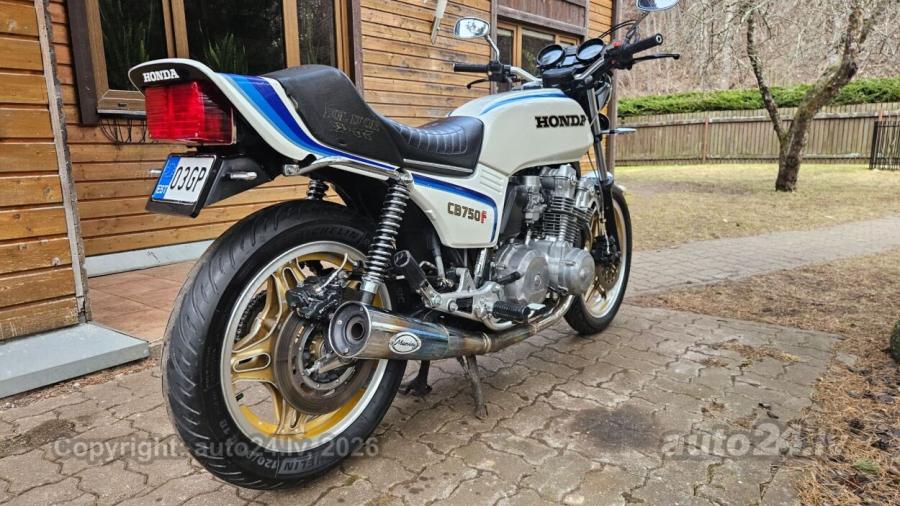 Черный Хонда CB 750 1983 в Таллин, объемом двигателя 0.74 л и пробегом 40 тыс. км за 3700 €, фото 3 на AUTOMOTO.COM.LV