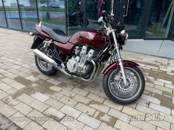 Honda CB 750 1996 Tallina, ar dzinēja tilpumu 0.75 L un nobraukumu 31 tūkst. km par 2600 €, foto 1 vietnē AUTOMOTO.COM.LV