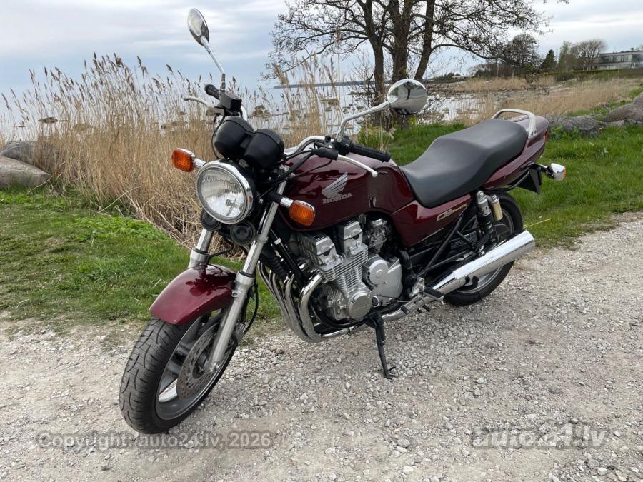 Хонда CB 750 1996 в Таллин, объемом двигателя 0.75 л и пробегом 31 тыс. км за 2600 €, фото 4 на AUTOMOTO.COM.LV