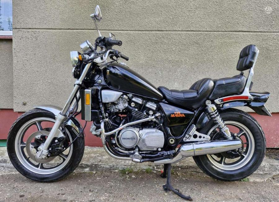 Black Honda CB 1986 in Kaunas, with an engine capacity of 0.75 L and mileage of 38 thousand km for 1550 €, photo 1 on AUTOMOTO.COM.LV