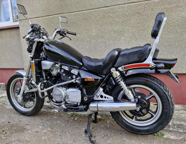 Melns Honda CB 1986 Kauņa, ar dzinēja tilpumu 0.75 L un nobraukumu 38 tūkst. km par 1550 €, foto 3 vietnē AUTOMOTO.COM.LV