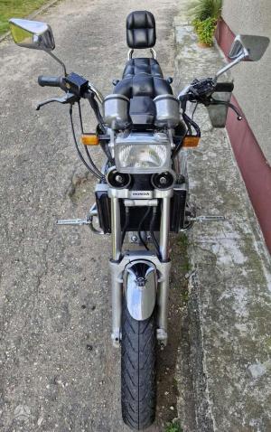 Black Honda CB 1986 in Kaunas, with an engine capacity of 0.75 L and mileage of 38 thousand km for 1550 €, photo 6 on AUTOMOTO.COM.LV