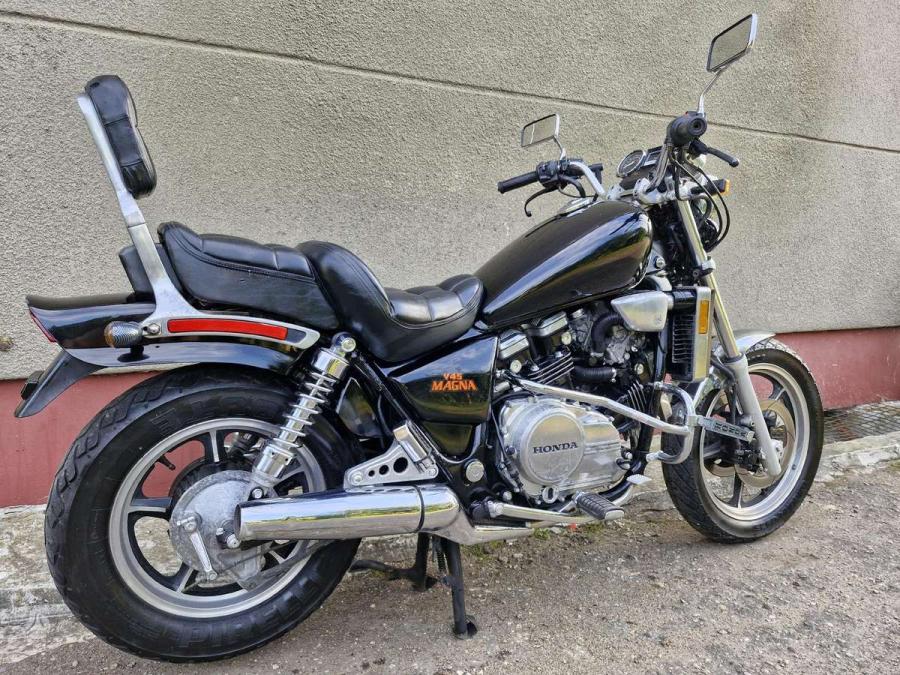 Black Honda CB 1986 in Kaunas, with an engine capacity of 0.75 L and mileage of 38 thousand km for 1550 €, photo 10 on AUTOMOTO.COM.LV