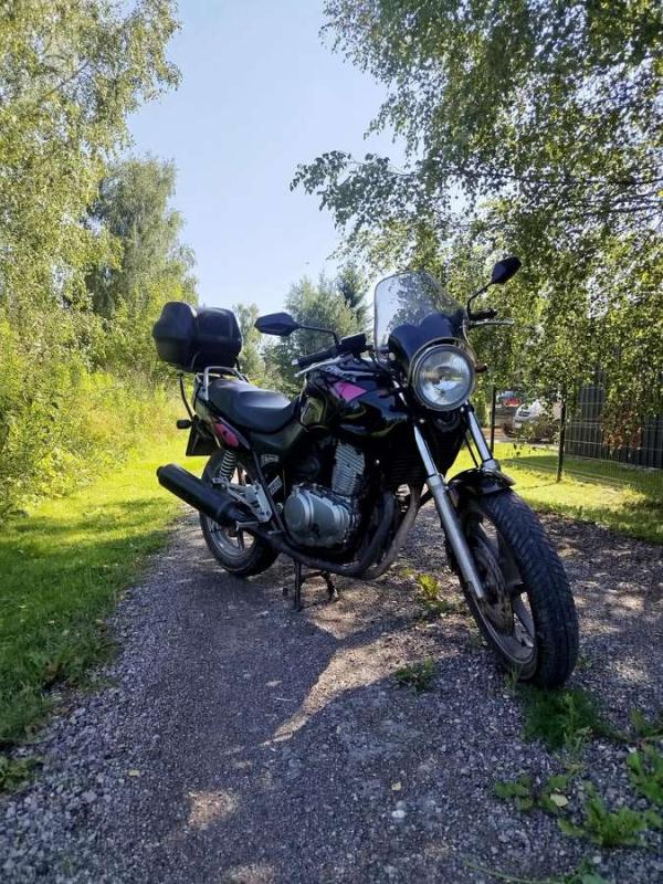 Black Honda CB 1993 in Vilnius, with an engine capacity of 0.50 L and mileage of 26 thousand km for 1450 €, photo 1 on AUTOMOTO.COM.LV