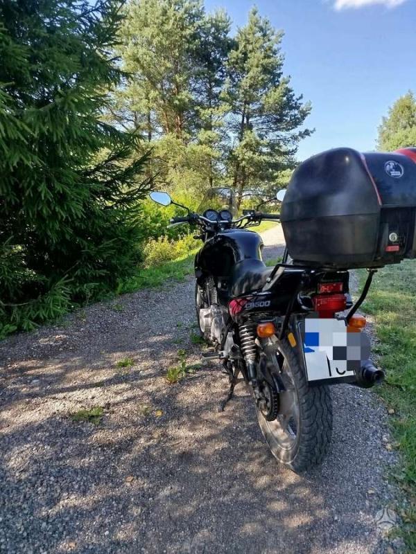 Black Honda CB 1993 in Vilnius, with an engine capacity of 0.50 L and mileage of 26 thousand km for 1450 €, photo 3 on AUTOMOTO.COM.LV