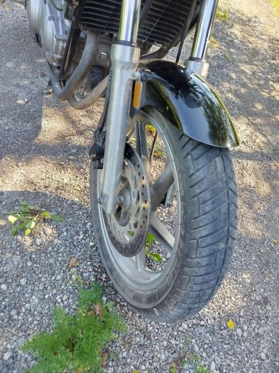 Black Honda CB 1993 in Vilnius, with an engine capacity of 0.50 L and mileage of 26 thousand km for 1450 €, photo 6 on AUTOMOTO.COM.LV
