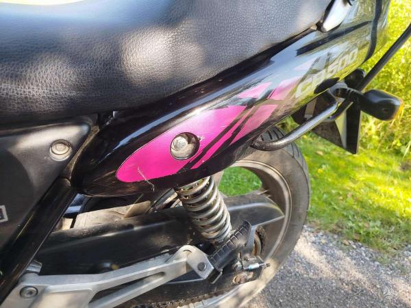 Black Honda CB 1993 in Vilnius, with an engine capacity of 0.50 L and mileage of 26 thousand km for 1450 €, photo 6 on AUTOMOTO.COM.LV