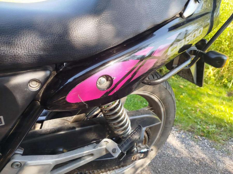 Black Honda CB 1993 in Vilnius, with an engine capacity of 0.50 L and mileage of 26 thousand km for 1450 €, photo 7 on AUTOMOTO.COM.LV