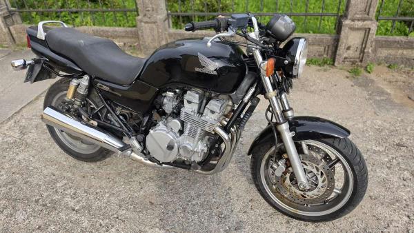Black Honda CB 1994 in Klaipeda, with an engine capacity of 0.75 L and mileage of 69 thousand km for 1650 €, photo 1 on AUTOMOTO.COM.LV