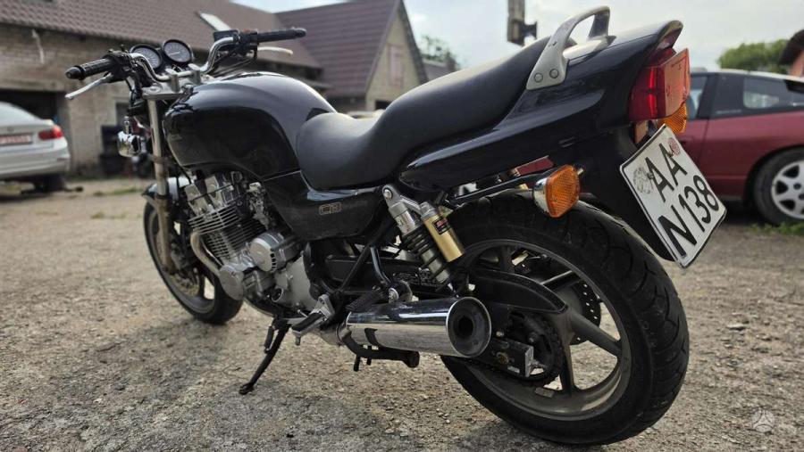 Black Honda CB 1994 in Klaipeda, with an engine capacity of 0.75 L and mileage of 69 thousand km for 1650 €, photo 5 on AUTOMOTO.COM.LV