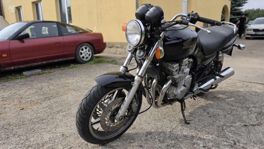 Black Honda CB 1994 in Klaipeda, with an engine capacity of 0.75 L and mileage of 69 thousand km for 1650 €, photo 6 on AUTOMOTO.COM.LV