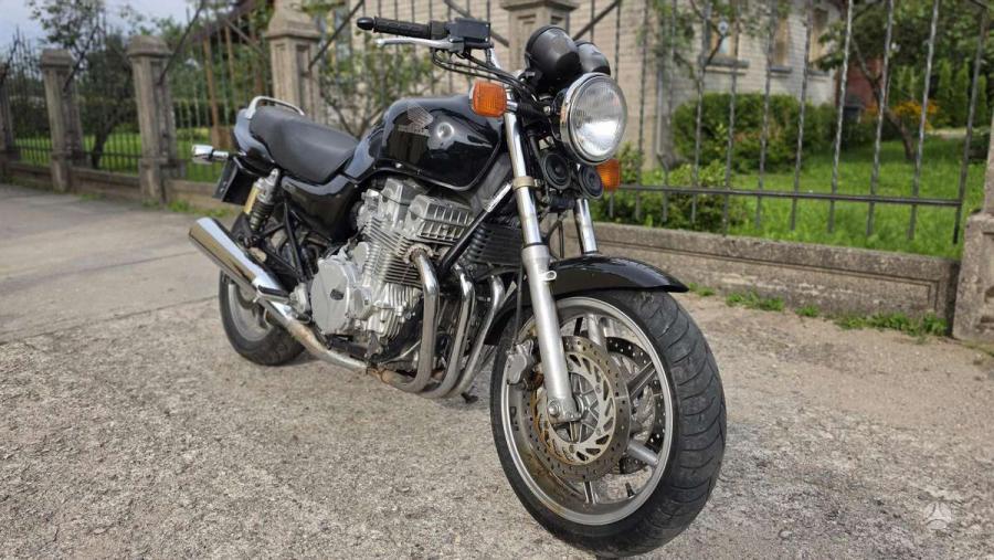 Black Honda CB 1994 in Klaipeda, with an engine capacity of 0.75 L and mileage of 69 thousand km for 1650 €, photo 7 on AUTOMOTO.COM.LV