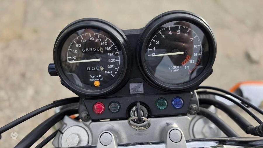 Black Honda CB 1994 in Klaipeda, with an engine capacity of 0.75 L and mileage of 69 thousand km for 1650 €, photo 8 on AUTOMOTO.COM.LV