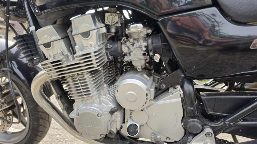 Black Honda CB 1994 in Klaipeda, with an engine capacity of 0.75 L and mileage of 69 thousand km for 1650 €, photo 9 on AUTOMOTO.COM.LV