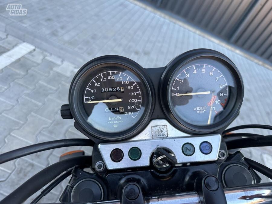Melns Honda CB 2001 Kauņa, ar dzinēja tilpumu 0.75 L un nobraukumu 0 tūkst. km par 1400 €, foto 9 vietnē AUTOMOTO.COM.LV
