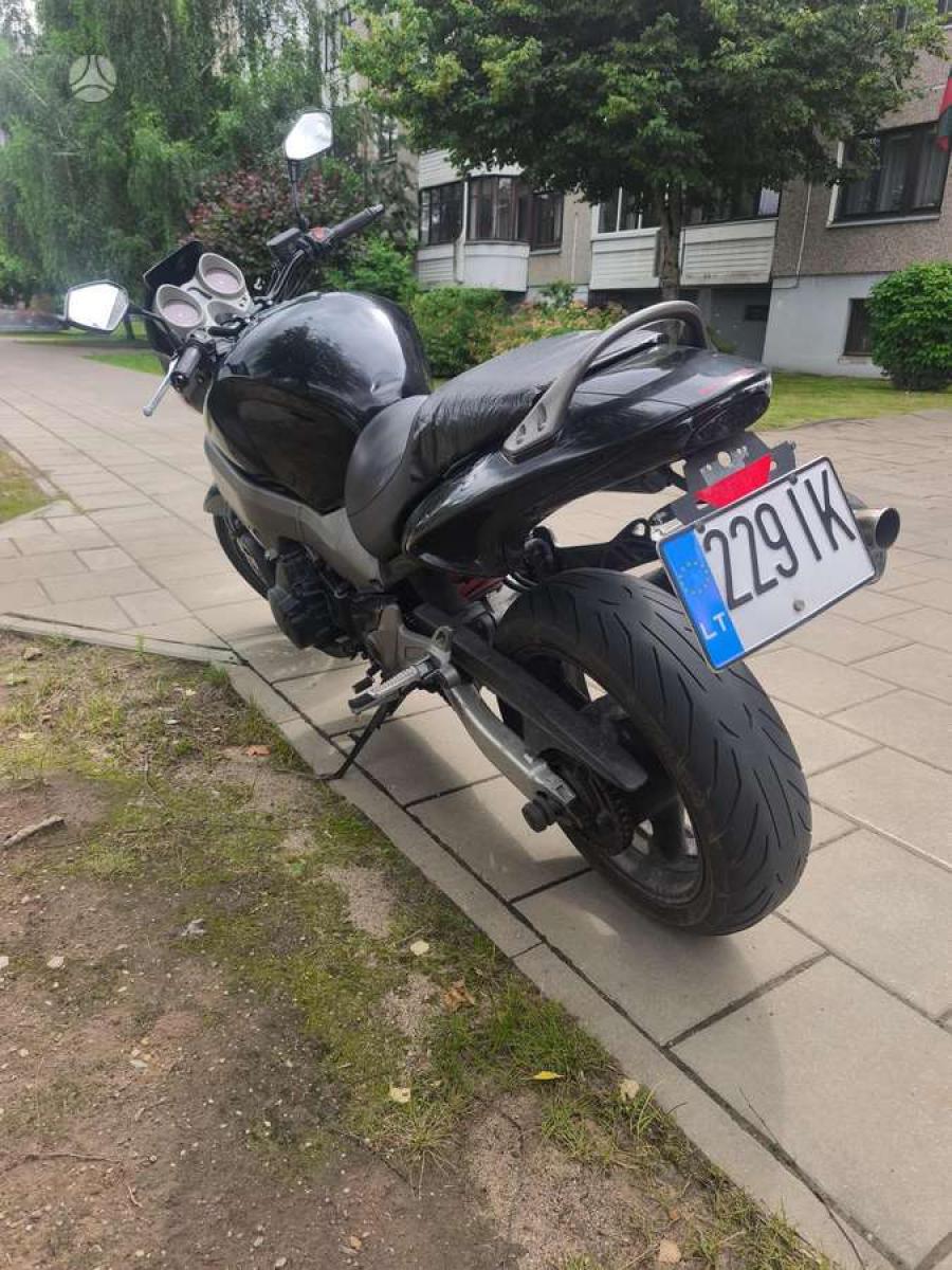 Черный Хонда CB 2001 в Вильнюс, объемом двигателя 1.10 л и пробегом 58 тыс. км за 1800 €, фото 5 на AUTOMOTO.COM.LV