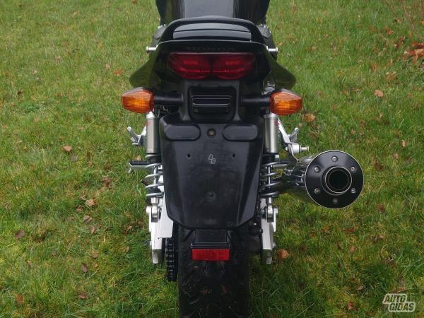 Black Honda CB 2003 in Akmene, with an engine capacity of 1.30 L and mileage of 56 thousand km for 3450 €, photo 10 on AUTOMOTO.COM.LV