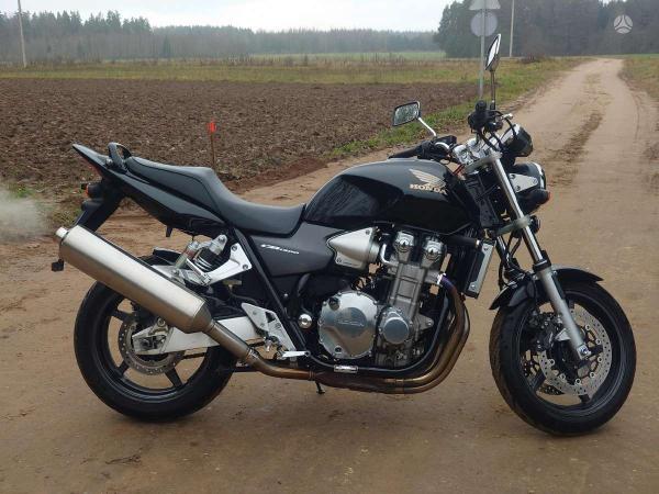 Black Honda CB 2003 in Akmene, with an engine capacity of 1.30 L and mileage of 56 thousand km for 3350 €, photo 1 on AUTOMOTO.COM.LV