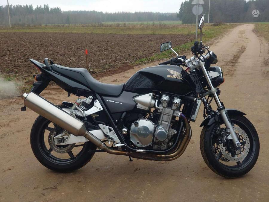 Melns Honda CB 2003 Akmenė, ar dzinēja tilpumu 1.30 L un nobraukumu 56 tūkst. km par 3350 €, foto 1 vietnē AUTOMOTO.COM.LV