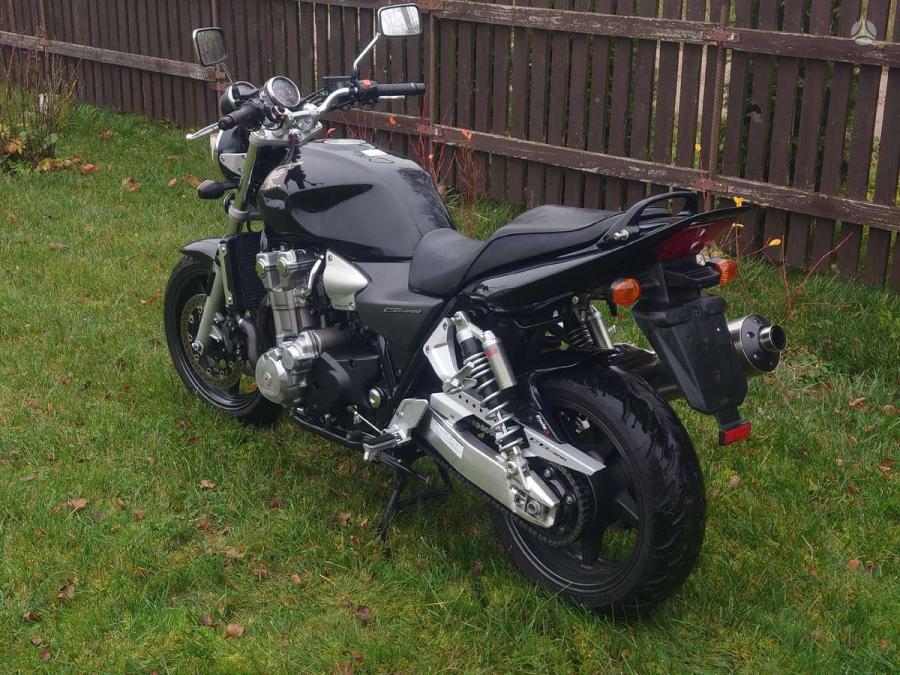 Melns Honda CB 2003 Akmenė, ar dzinēja tilpumu 1.30 L un nobraukumu 56 tūkst. km par 3350 €, foto 4 vietnē AUTOMOTO.COM.LV
