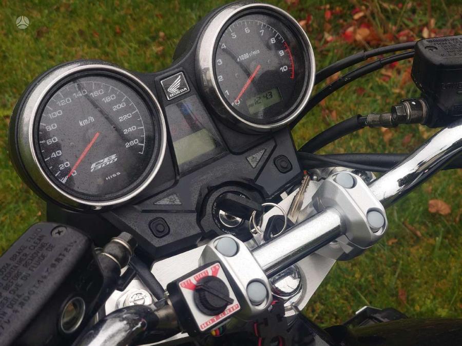 Melns Honda CB 2003 Akmenė, ar dzinēja tilpumu 1.30 L un nobraukumu 56 tūkst. km par 3350 €, foto 20 vietnē AUTOMOTO.COM.LV