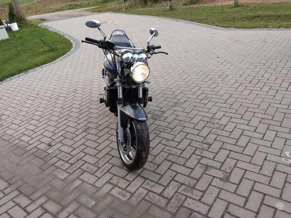 Melns Honda CB 2004 Vievis, ar dzinēja tilpumu 0.92 L un nobraukumu 41 tūkst. km par 2400 €, foto 3 vietnē AUTOMOTO.COM.LV