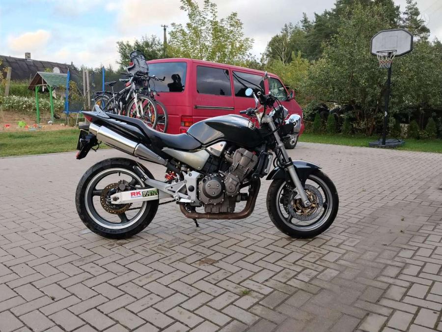 Melns Honda CB 2004 Vievis, ar dzinēja tilpumu 0.92 L un nobraukumu 41 tūkst. km par 2400 €, foto 4 vietnē AUTOMOTO.COM.LV