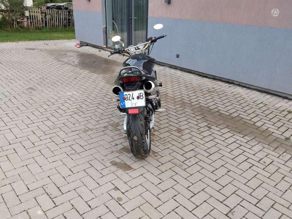 Melns Honda CB 2004 Vievis, ar dzinēja tilpumu 0.92 L un nobraukumu 41 tūkst. km par 2400 €, foto 6 vietnē AUTOMOTO.COM.LV