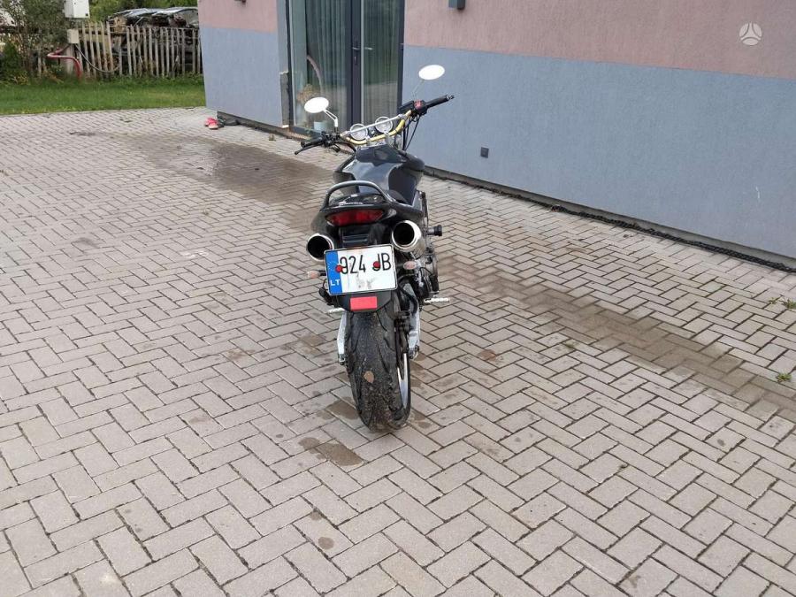 Melns Honda CB 2004 Vievis, ar dzinēja tilpumu 0.92 L un nobraukumu 41 tūkst. km par 2400 €, foto 6 vietnē AUTOMOTO.COM.LV
