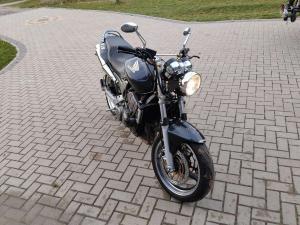 Melns Honda CB 2004 Vievis, ar dzinēja tilpumu 0.92 L un nobraukumu 41 tūkst. km par 2400 €, foto 7 vietnē AUTOMOTO.COM.LV