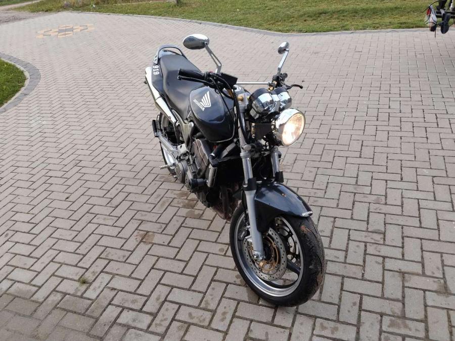 Melns Honda CB 2004 Vievis, ar dzinēja tilpumu 0.92 L un nobraukumu 41 tūkst. km par 2400 €, foto 7 vietnē AUTOMOTO.COM.LV