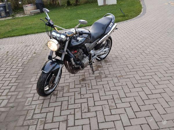 Melns Honda CB 2004 Vievis, ar dzinēja tilpumu 0.92 L un nobraukumu 41 tūkst. km par 2400 €, foto 8 vietnē AUTOMOTO.COM.LV