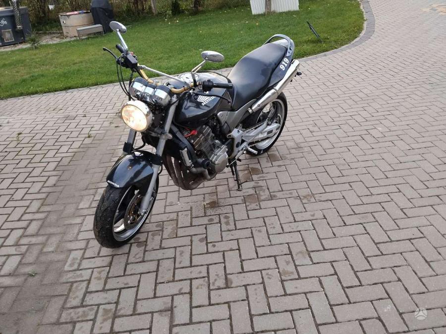 Melns Honda CB 2004 Vievis, ar dzinēja tilpumu 0.92 L un nobraukumu 41 tūkst. km par 2400 €, foto 8 vietnē AUTOMOTO.COM.LV