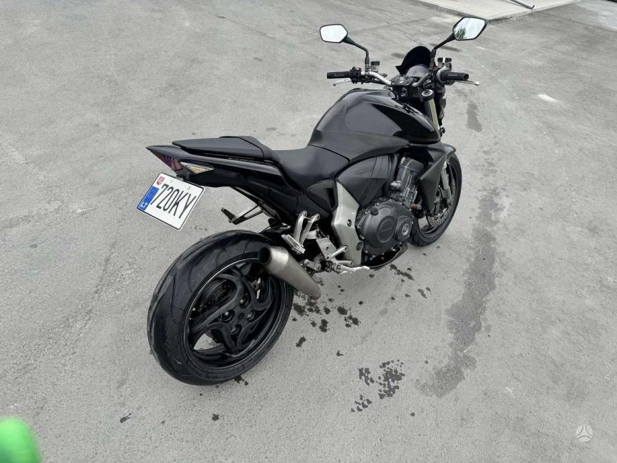 Melns Honda CB 2008 Naujoji Akmenė, ar dzinēja tilpumu 1.00 L un nobraukumu 29 tūkst. km par 3200 €, foto 1 vietnē AUTOMOTO.COM.LV