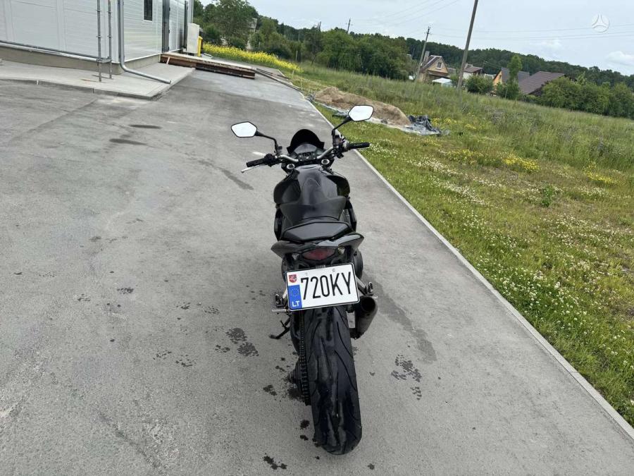 Melns Honda CB 2008 Naujoji Akmenė, ar dzinēja tilpumu 1.00 L un nobraukumu 29 tūkst. km par 3200 €, foto 3 vietnē AUTOMOTO.COM.LV