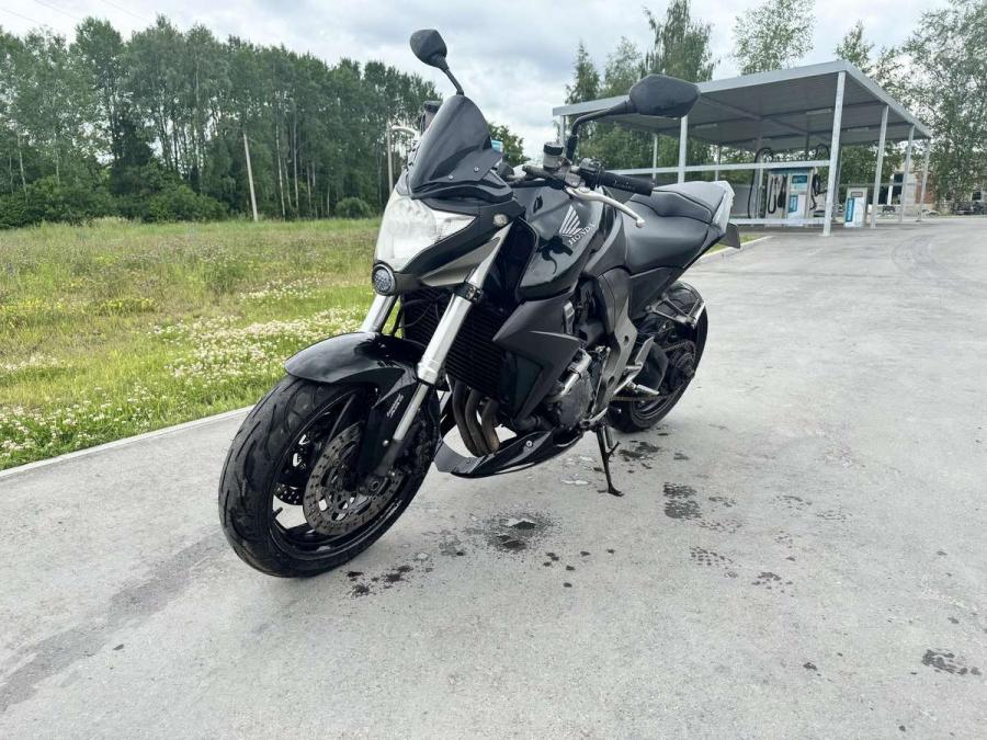 Melns Honda CB 2008 Naujoji Akmenė, ar dzinēja tilpumu 1.00 L un nobraukumu 29 tūkst. km par 3200 €, foto 5 vietnē AUTOMOTO.COM.LV