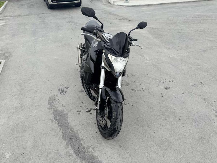 Melns Honda CB 2008 Naujoji Akmenė, ar dzinēja tilpumu 1.00 L un nobraukumu 29 tūkst. km par 3200 €, foto 6 vietnē AUTOMOTO.COM.LV