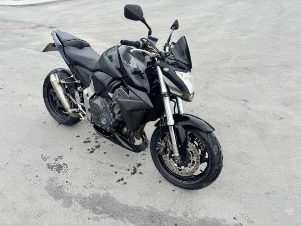 Melns Honda CB 2008 Naujoji Akmenė, ar dzinēja tilpumu 1.00 L un nobraukumu 29 tūkst. km par 3200 €, foto 6 vietnē AUTOMOTO.COM.LV