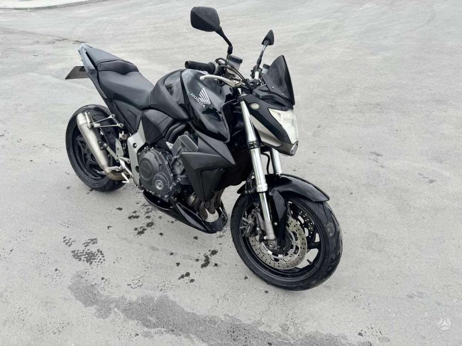 Melns Honda CB 2008 Naujoji Akmenė, ar dzinēja tilpumu 1.00 L un nobraukumu 29 tūkst. km par 3200 €, foto 7 vietnē AUTOMOTO.COM.LV