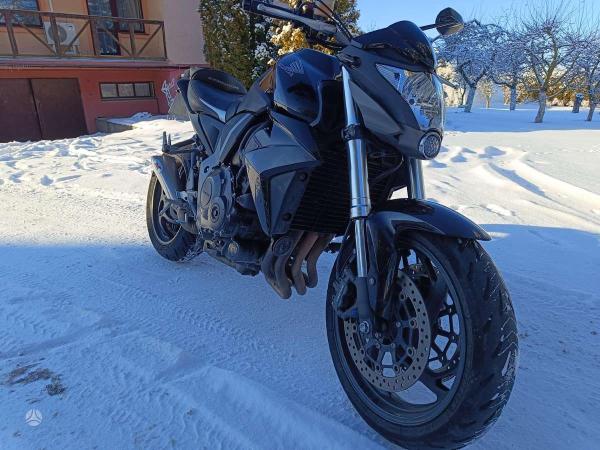 Black Honda CB 2009 in Alytus, with an engine capacity of 1.00 L and mileage of 28 thousand km for 4500 €, photo 7 on AUTOMOTO.COM.LV