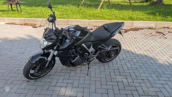 Black Honda CB 2010 in Kaunas, with an engine capacity of 1.00 L and mileage of 49 thousand km for 4650 €, photo 2 on AUTOMOTO.COM.LV