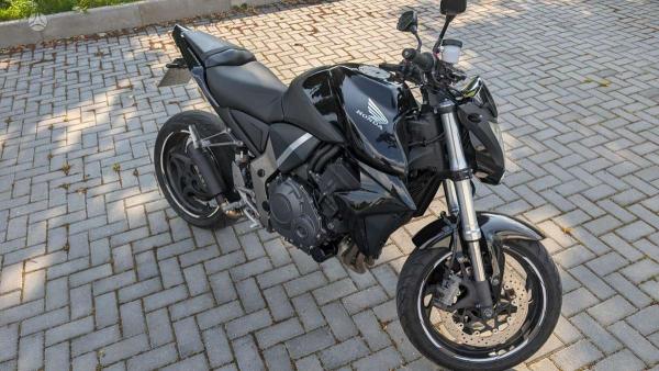 Black Honda CB 2010 in Kaunas, with an engine capacity of 1.00 L and mileage of 49 thousand km for 4650 €, photo 3 on AUTOMOTO.COM.LV