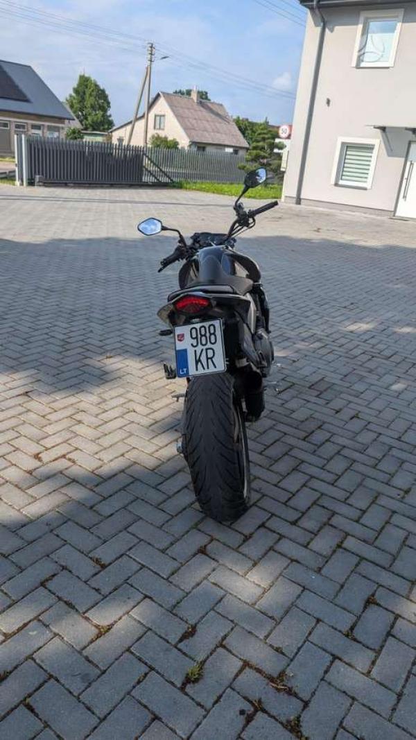 Black Honda CB 2010 in Kaunas, with an engine capacity of 1.00 L and mileage of 49 thousand km for 4650 €, photo 4 on AUTOMOTO.COM.LV