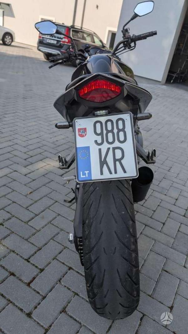 Black Honda CB 2010 in Kaunas, with an engine capacity of 1.00 L and mileage of 49 thousand km for 4650 €, photo 5 on AUTOMOTO.COM.LV