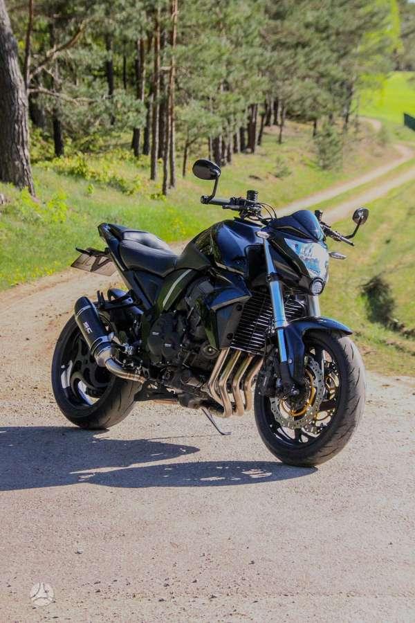 Black Honda CB 2010 in Lazdijai, with an engine capacity of 1.00 L and mileage of 36 thousand km for 4800 €, photo 1 on AUTOMOTO.COM.LV