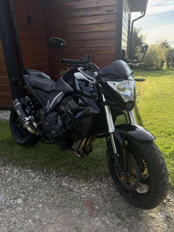 Black Honda CB 2010 in Lazdijai, with an engine capacity of 1.00 L and mileage of 36 thousand km for 4800 €, photo 2 on AUTOMOTO.COM.LV