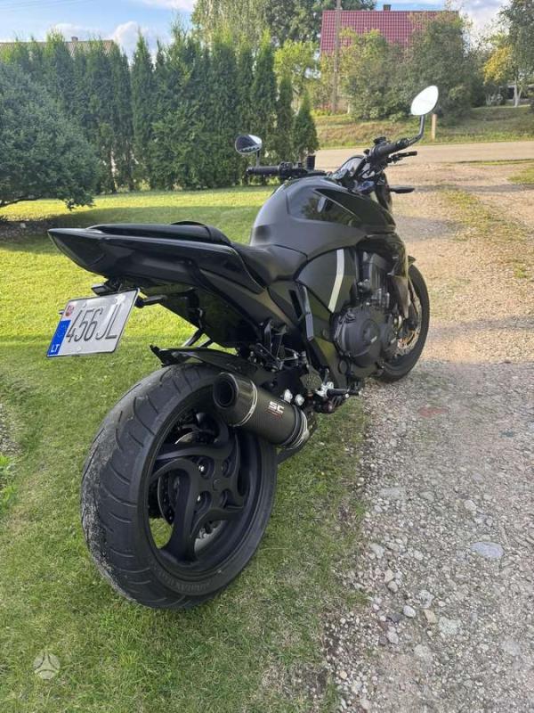 Black Honda CB 2010 in Lazdijai, with an engine capacity of 1.00 L and mileage of 36 thousand km for 4800 €, photo 3 on AUTOMOTO.COM.LV
