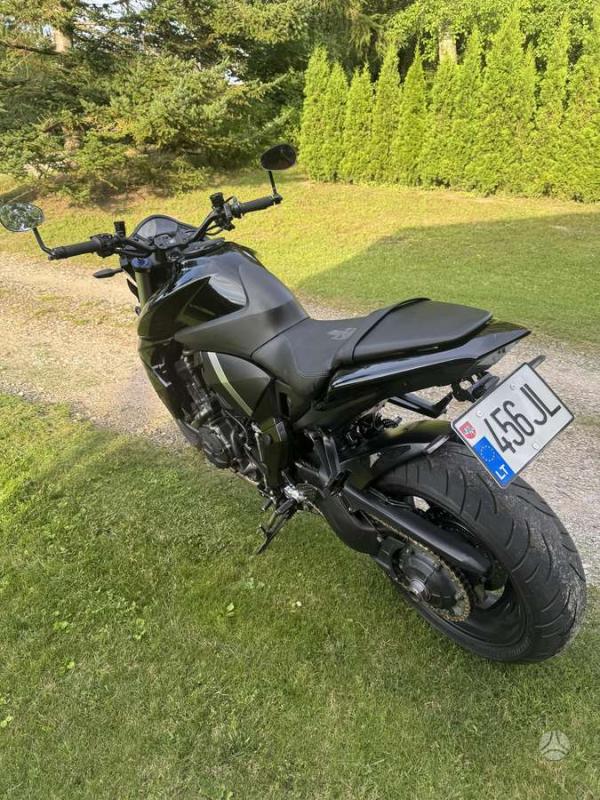 Black Honda CB 2010 in Lazdijai, with an engine capacity of 1.00 L and mileage of 36 thousand km for 4800 €, photo 4 on AUTOMOTO.COM.LV