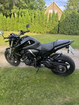Black Honda CB 2010 in Lazdijai, with an engine capacity of 1.00 L and mileage of 36 thousand km for 4800 €, photo 6 on AUTOMOTO.COM.LV