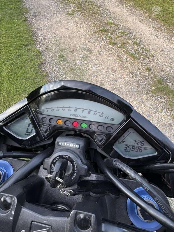 Black Honda CB 2010 in Lazdijai, with an engine capacity of 1.00 L and mileage of 36 thousand km for 4800 €, photo 6 on AUTOMOTO.COM.LV